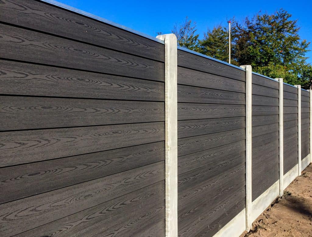 XL FENCE WPC "DOUBLECLINK" INSTALLED NEAR A ROAD - XL Fence - Future ...